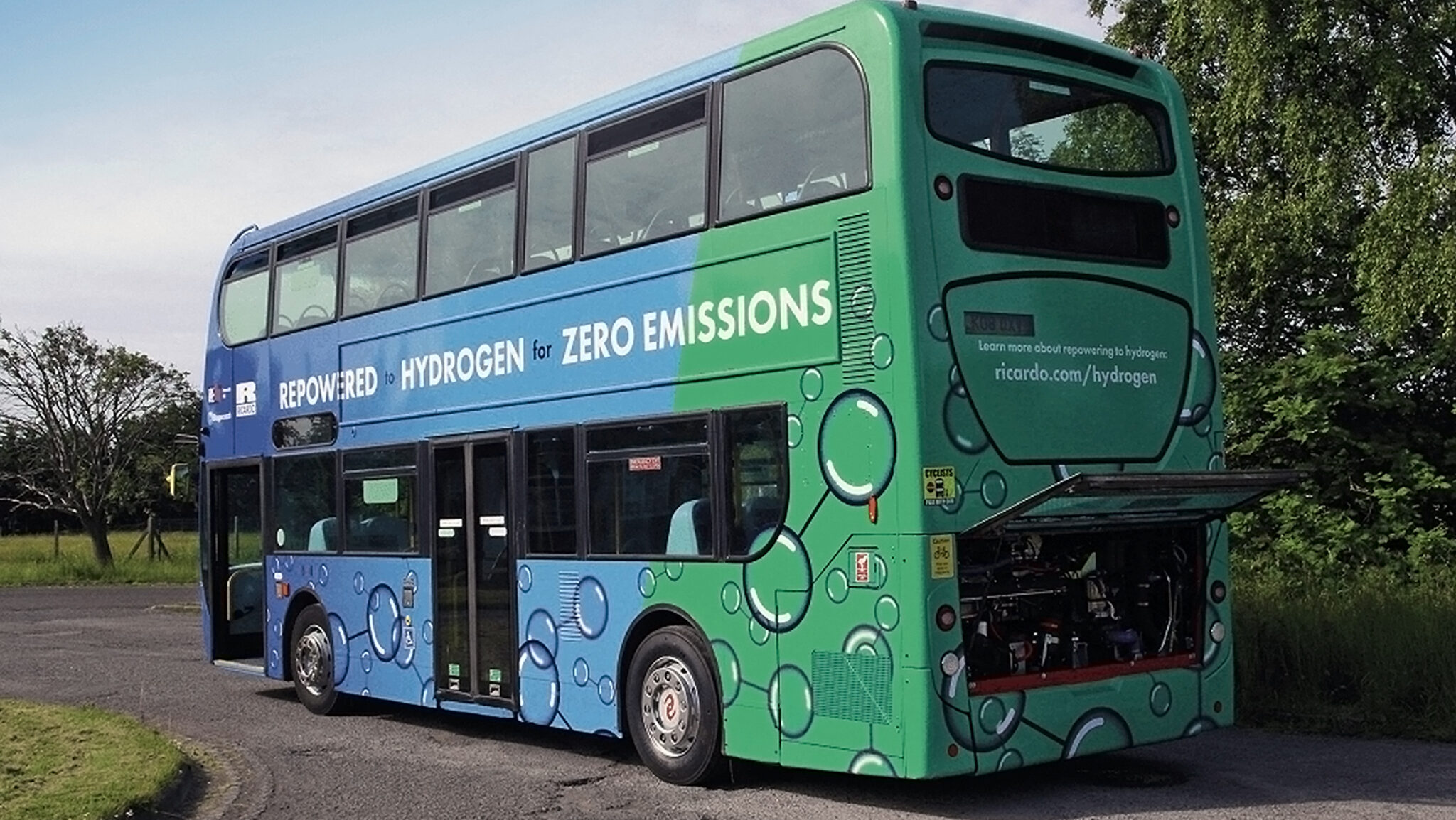 Clean fuel pioneers join forces to make 150-strong hydrogen powered bus ...